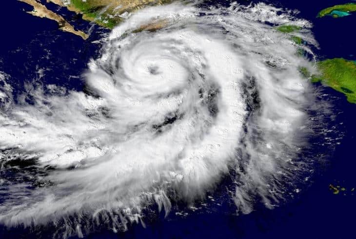 Know What's The Difference Between A Cyclone and A Tornado!